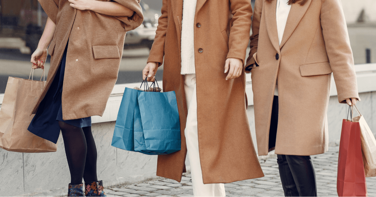 E-Commerce vs. Retail Store: Which Should You Focus On? E-Commerce vs. Retail Store: Which Should You Focus On?